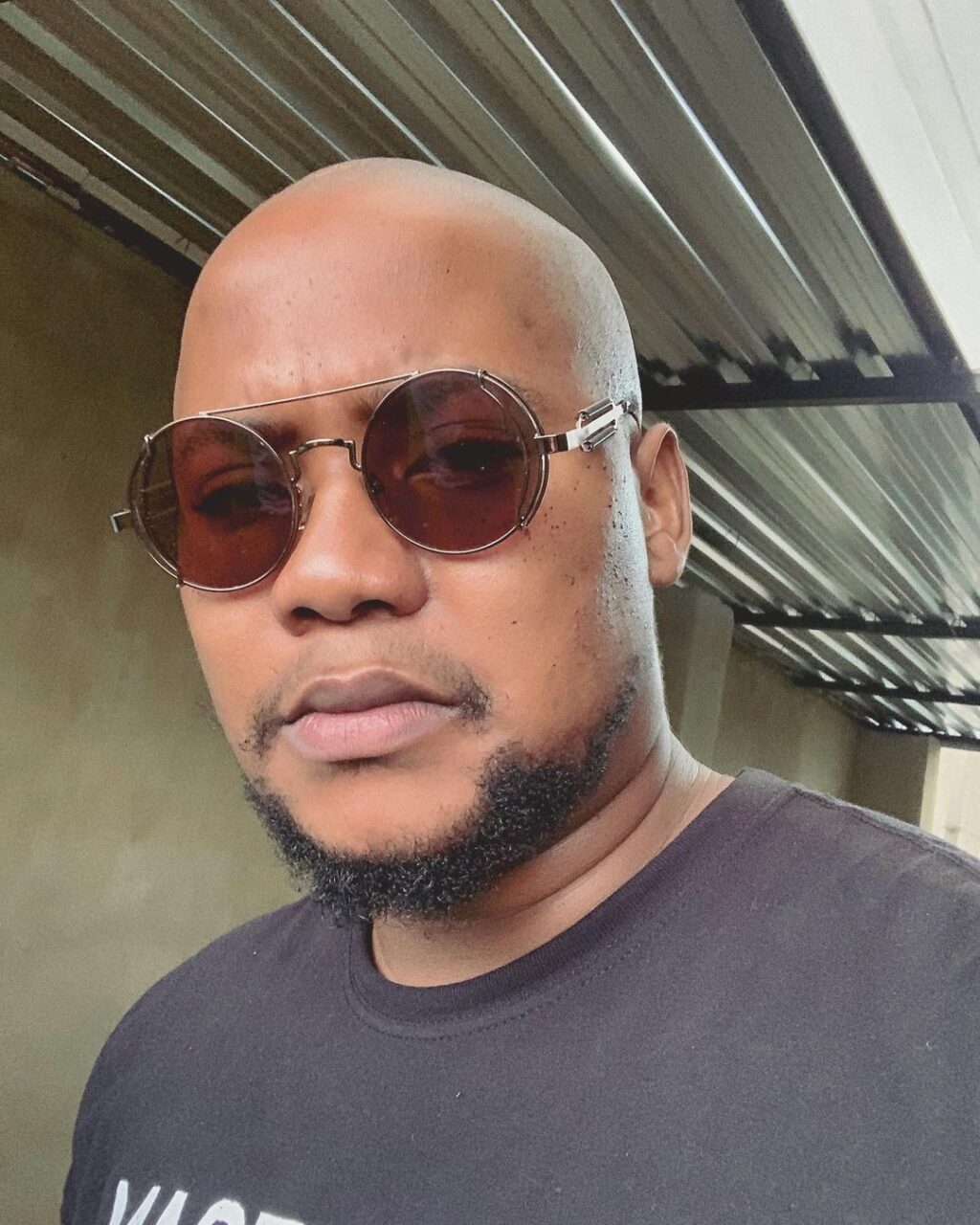 Siyabonga Sepotokele biography AKA Donald on Lingashoni. - Soapie Celebs