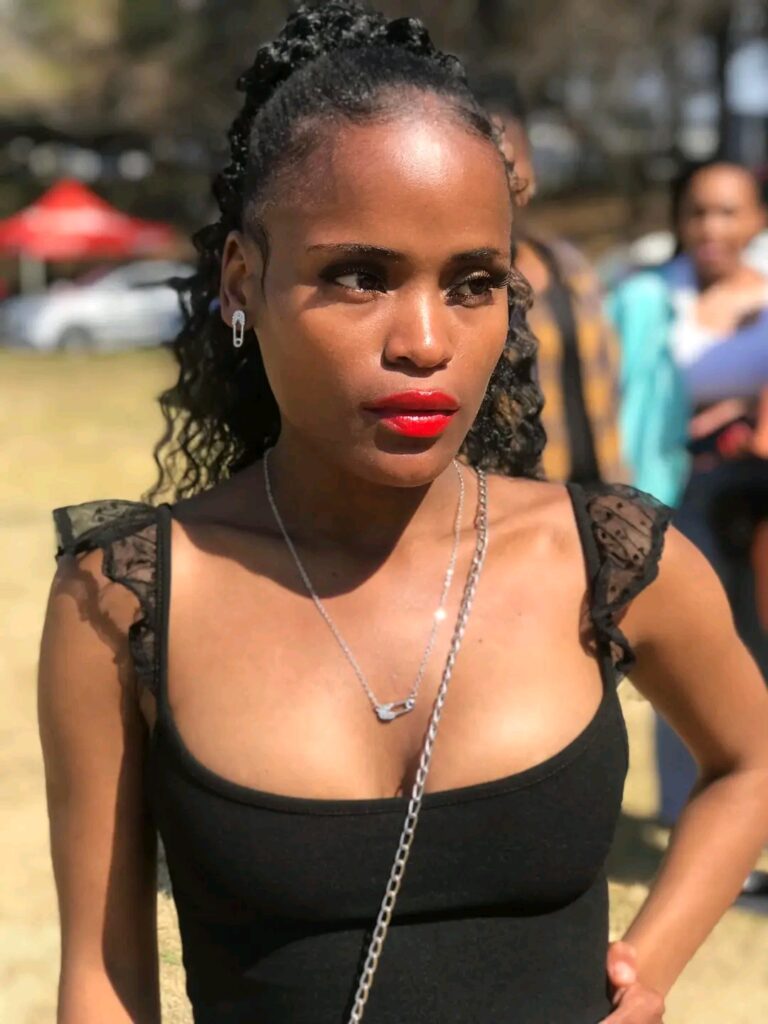 Nolwazi Kweyama biography AKA Enhle on The Black Door. - Soapie Celebs