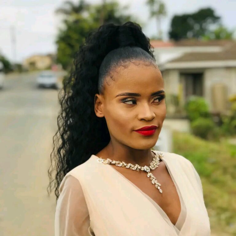 Nolwazi Kweyama biography AKA Enhle on The Black Door. - Soapie Celebs