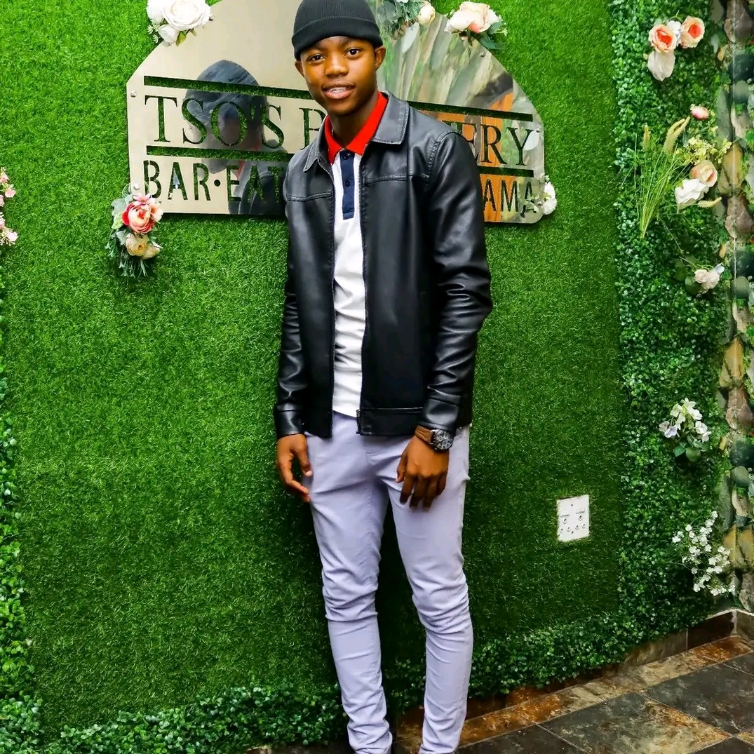 Kwanda Manyathi biography AKA Velaphi on the Black Door. - Soapie Celebs