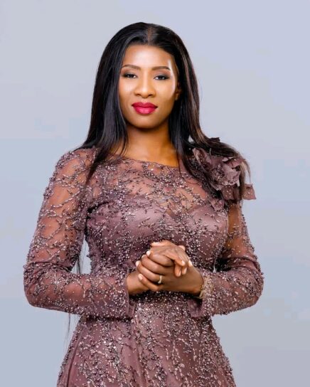 Zimbabwean singer Fungisai Zvakavapano full Biography - Soapie Celebs