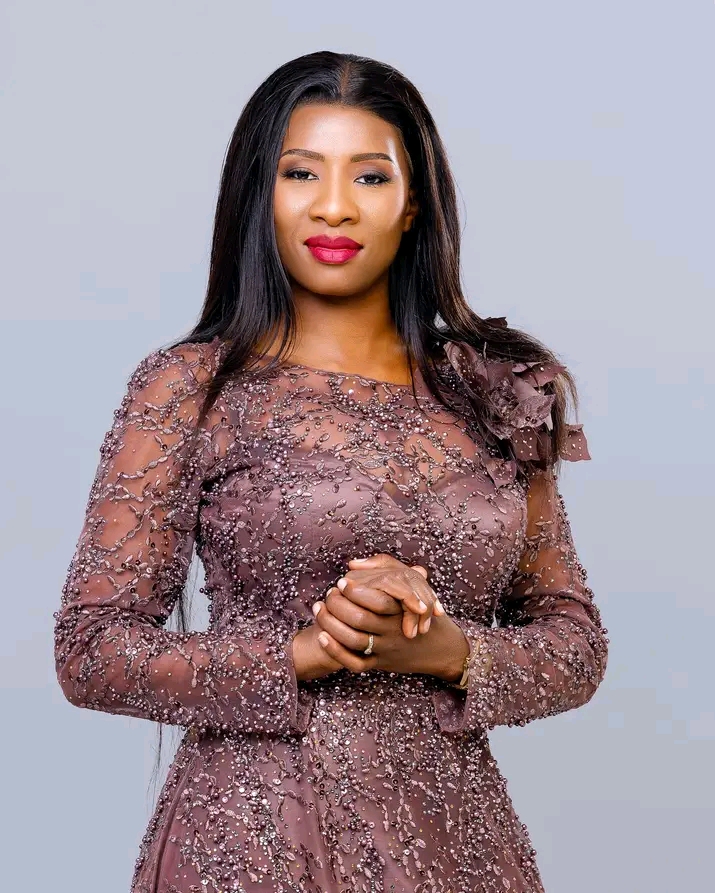 Zimbabwean singer Fungisai Zvakavapano full Biography - Soapie Celebs